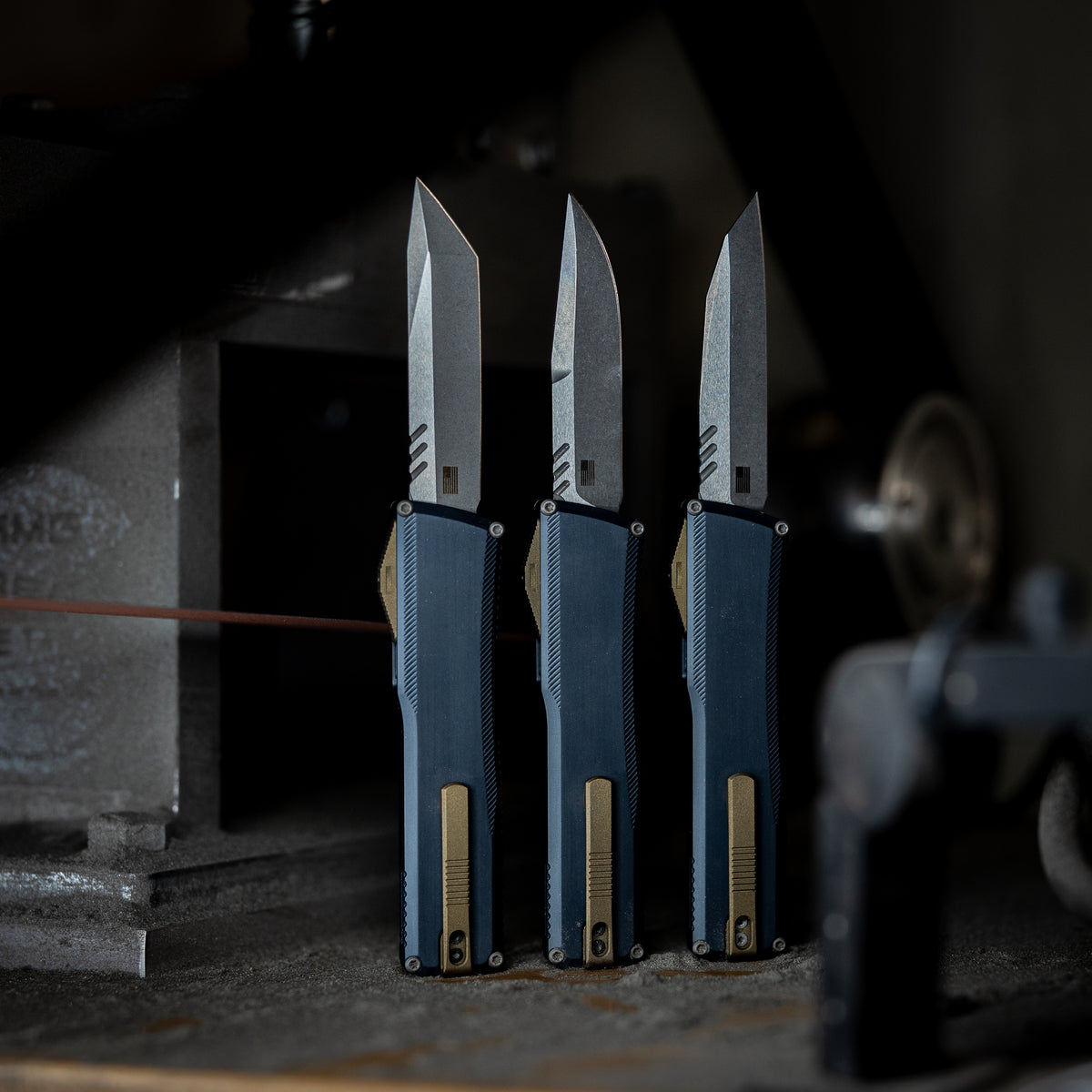 Axial: Shop Knives & Everyday Carry Gear – Axial